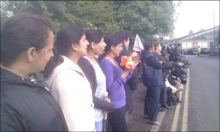 Five hundred food processing workers strike in Leicester